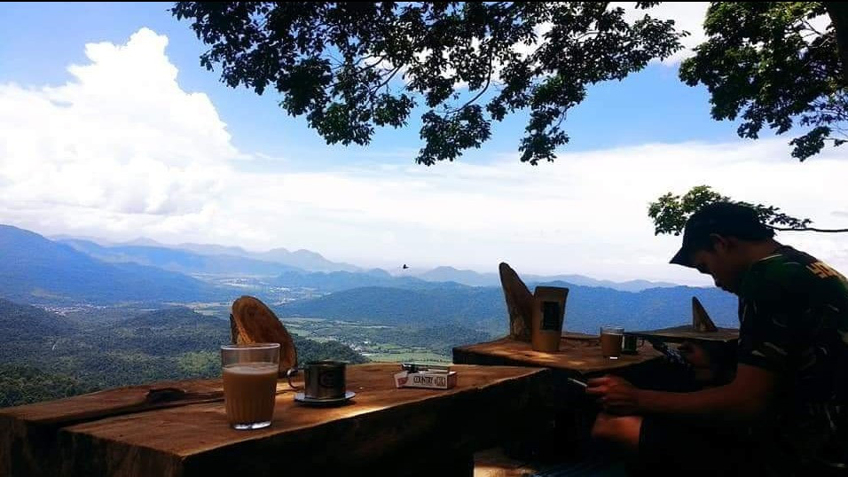 Menikmati Sunset di Kaki Langit Dengan Secangkir Kopi Rarak di Obyek ...