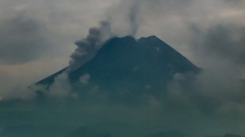 Gunung Merapi Luncurkan Awan Panas Sejauh 1 KM