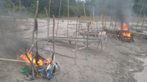 Air Membuat Rambut Warga Keras, Satpol PP Bateng Bakar Tambang Timah Ilegal