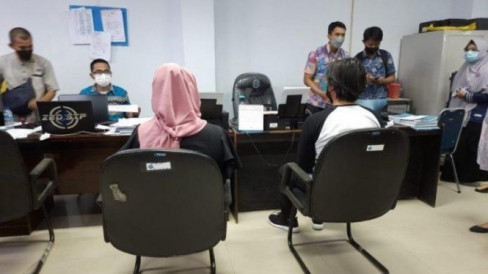 Bawa Narkoba Dari Pekan Baru, Pasutri Ditangkap di Bandara Haluoleo Kendari