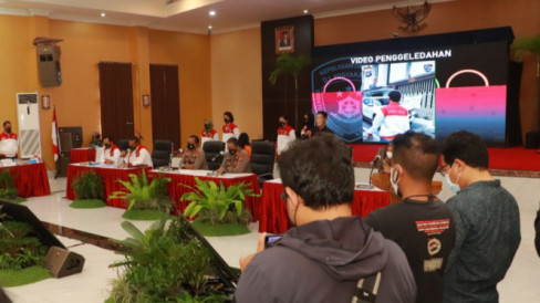 Kasus "Pamer Aurat" di Bandara YIA, Ini Enam Fakta Terkait Siskaeee