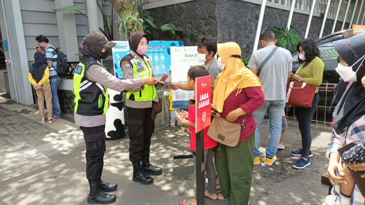 Antisipasi Penyebaran Covid-19, Polwan Polres Semarang Patroli di ...
