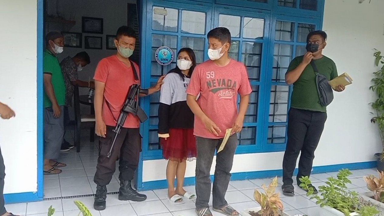 BNN Sawahlunto Cokok Pasangan Bukan Suami Istri Sedang Pesta Sabu-sabu BNN Sawahlunto Cokok Pasangan Bukan Suami Istri Sedang Pesta Sabu-sabu