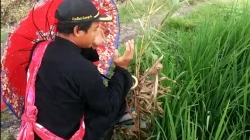 Tradisi Mapag Tamba, 9 Mata Air Suci Dibawa Keliling Desa Ritual ...