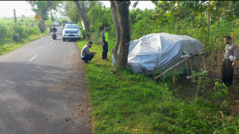 Mobil Dinas PLN Tabrak Pohon di Gunungkidul, Satu Penumpang Tewas