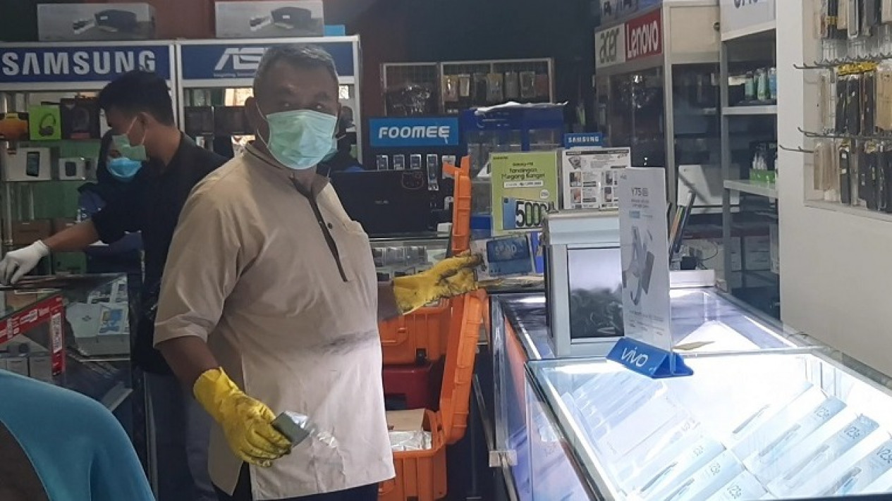 Toko Hape Dijebol Pencuri, Hape Senilai Ratusan Juta Rupiah Raib.