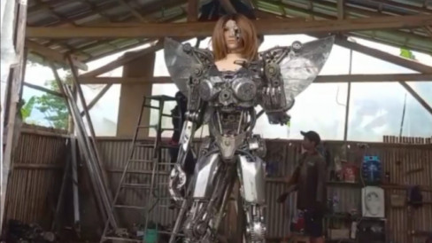 Pemuda di Tegal Sulap Barang Rongsokan Jadi Robot Transformer