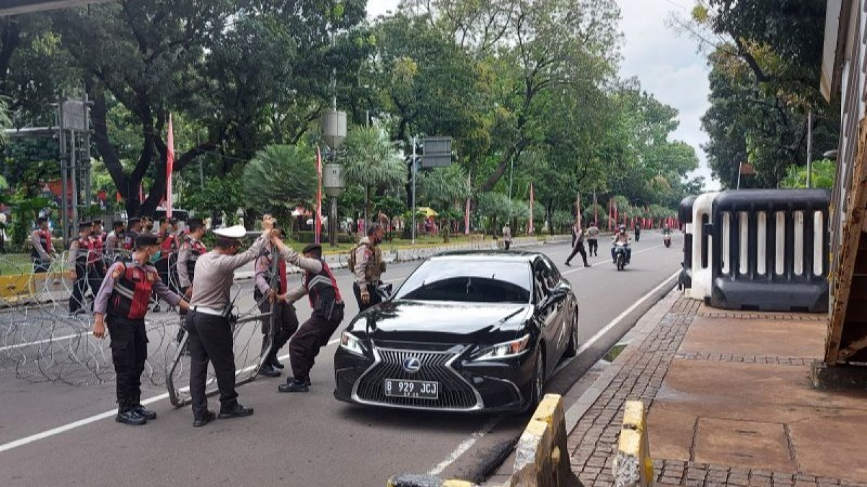 Ada Demo Mahasiswa, Polisi Tutup Jalan Medan Merdeka Barat Ada Demo Mahasiswa, Polisi Tutup Jalan Medan Merdeka Barat