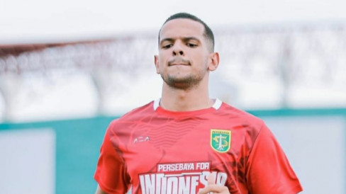 Leo Lelis Bek Kokoh dengan Skill Tendangan Bebas Kini Memperkuat ...