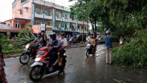 BMKG: Hujan Lebat Disertai Petir dan Angin Kencang Landa Wilayah ...