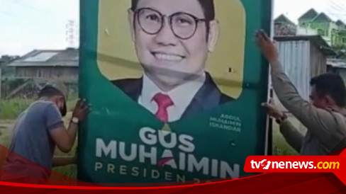 Polisi Pamong Praja Copot Banner dan Baliho Cagub Lampung dan Capres 2024