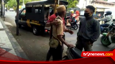 Aksinya Viral Sawer Biduan Dangdut, Kakek Pengamen Diamankan Satpol PP di Probolinggo