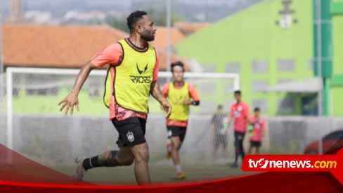 Titus Bonai Masuk PSIS, Siap Buktikan Sebagai Striker Tua-Tua Keladi