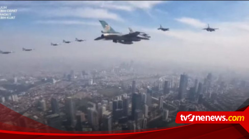 "Flypass" Pesawat Tempur dan Pengibaran Bendera Raksasa Ramaikan ...