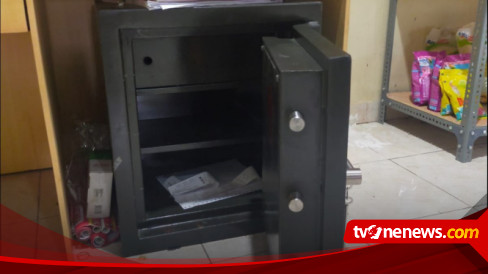 Brankas Supermarket Dibobol Perampok, Pelaku Ancam Pegawai Toko dengan ...