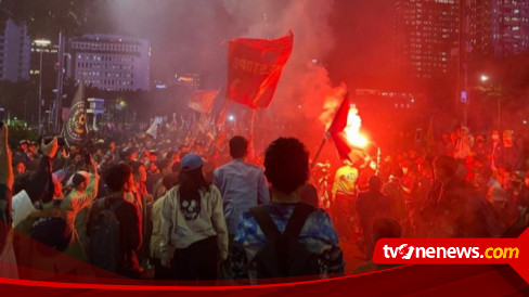 Situasi Terkini Demo BBM Naik di Jakpus: Massa Nyalakan Petasan dan ...