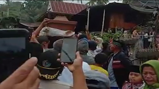 Santri Berprestasi Hafiz Al-Quran 30 Juz Asal Enrekang Meregang Nyawa ... Santri Berprestasi Hafiz Al-Quran 30 Juz Asal Enrekang Meregang Nyawa ...