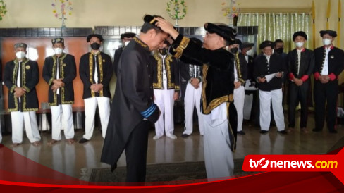 Sultan Ternate Beri Gelar Presiden Jokowi sebagai Pangeran Bangsawan ...