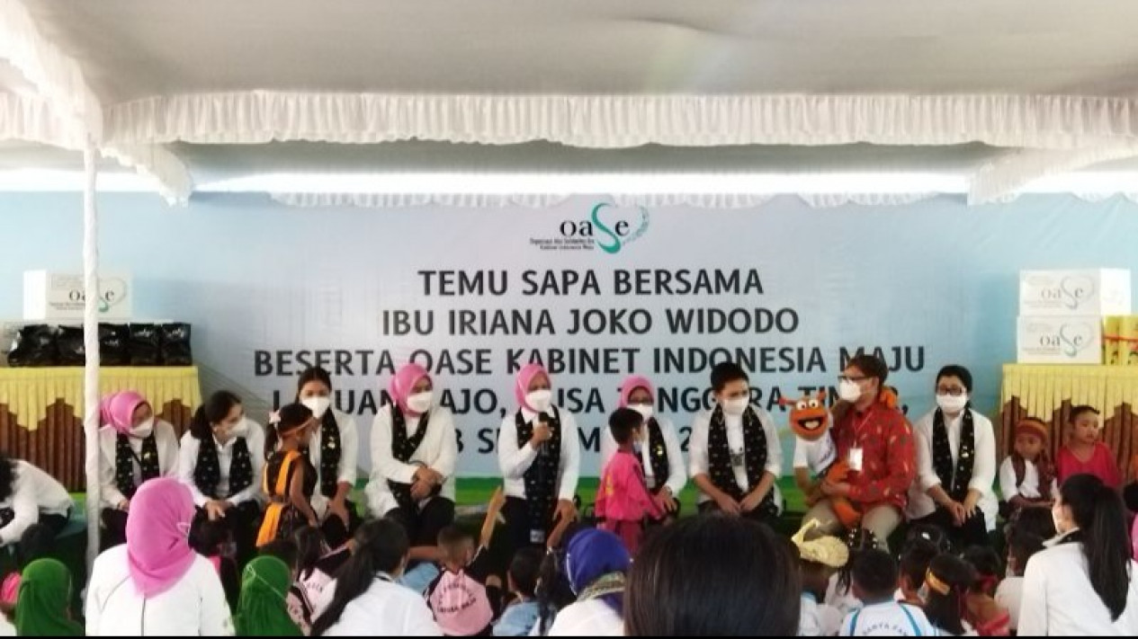Ibu Negara Iriana Mendongeng dan Bernyanyi untuk Anak-Anak di Labuan Bajo