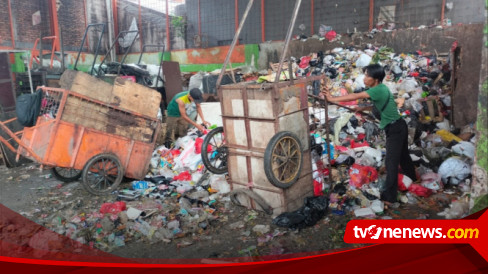 Tukang Gerobak Sampah Dipungli oleh PJLP Dipo TPS, Ini Kata Sudin ...