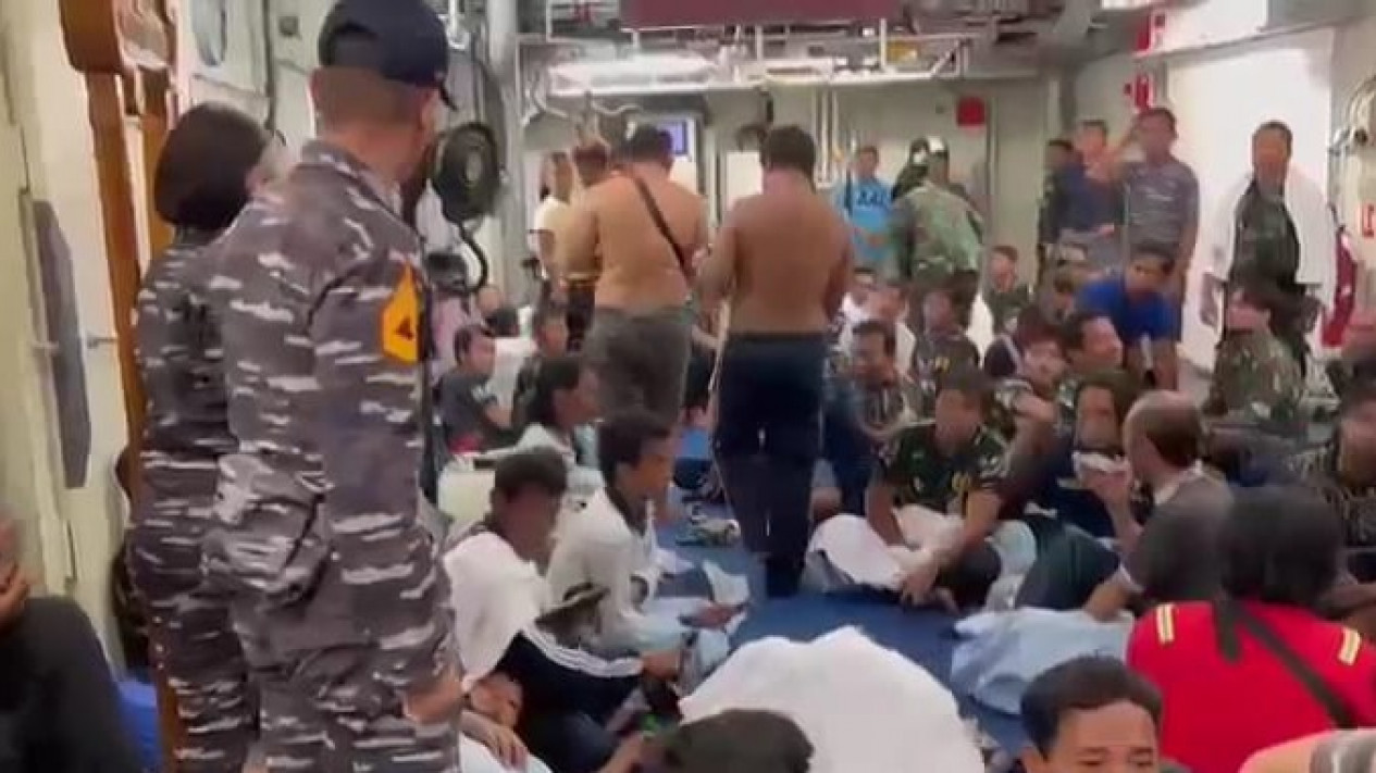 Khawatir Keadaan Korban, Keluarga Korban KMP Mutiara Timur 1 yang ...