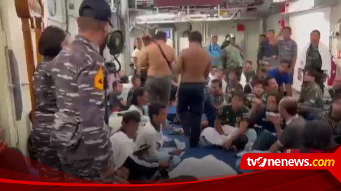 Khawatir Keadaan Korban, Keluarga Korban KMP Mutiara Timur 1 yang ...