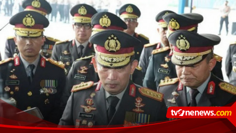 Kapolri Terima Penyerahan Dua Jenazah Kru Helikopter P-1103