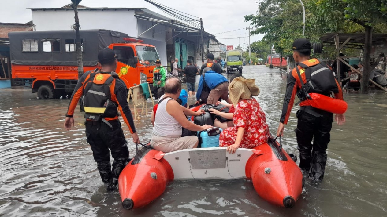 Potret Memilukan Bencana Banjir di Kota Semarang, SAR Evakuasi 172 Korban