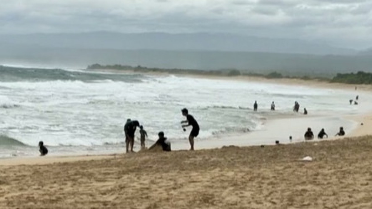 Libur Tahun Baru, Pantai Santolo Garut Sepi Imbas Imbauan Cuaca Ekstrem ...