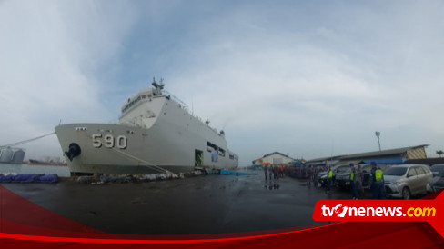 Tak Ada Pelayaran karena Cuaca Buruk, Kapal Perang KRI Makassar Angkut ...