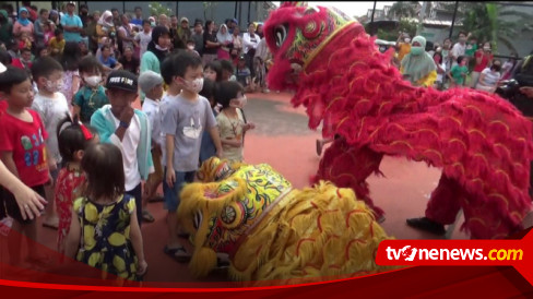Perayaan Cap Goh Meh di Surabaya Dimeriahkan Atraksi Barongsai, Bagikan ...