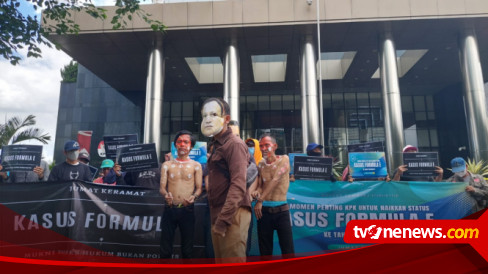 Aksi Teatrikal Jumat Keramat: Banyak Badut Politik dan Orang Aneh yang ...