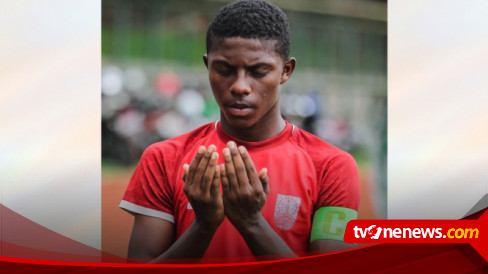 5 Potret Sederhana Hugo Samir, Pemain Penghafal Al-Qur'an Andalan ...