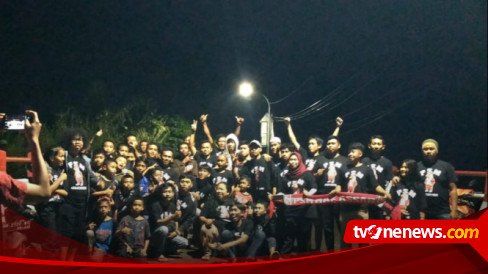 Supporter 'PSM Andalan Barombong' Rayakan Kemenangan Dengan Berharap ...