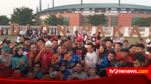 Ganjar Lari Pagi dengan Wali Kota Bogor di Stadion Pakansari, Bacapres ...