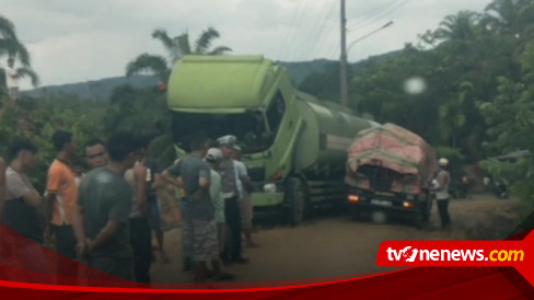 Truk Rusak di Jalan Lintas Gunung Tua - Padang Lawas Sebabkan Kemacetan ...