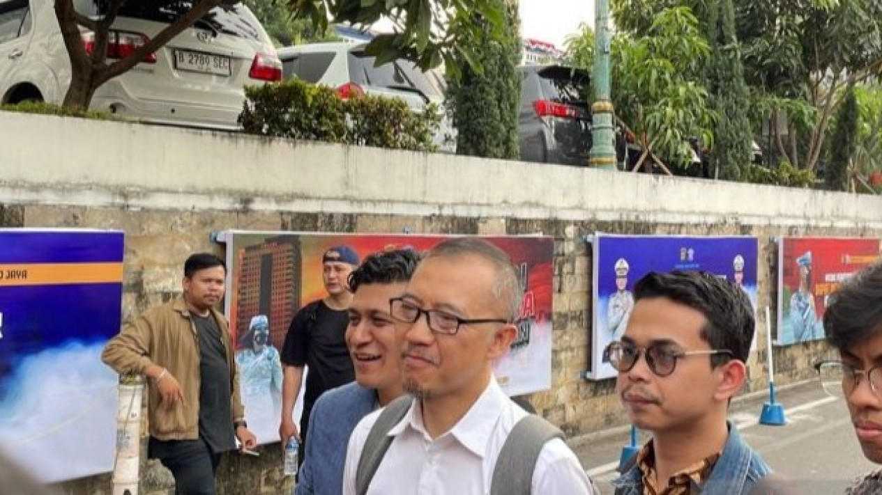 Keluarga Sultan Ri'fat bantah Minta Pengobatan ke Paris: Atas ...