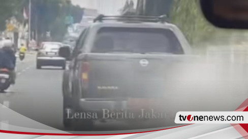 Viral Mobil Plat Merah Ngebul Sebabkan Polusi Udara, Polisi: Punya ...