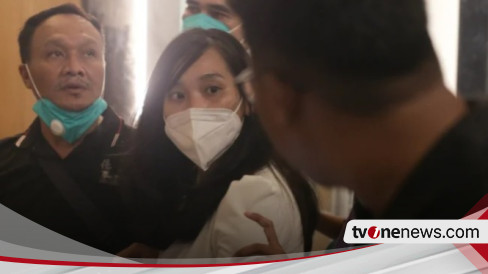 Virly Virginia Ungkap Digaji Kecil Saat Mainkan Film Dewasa ...