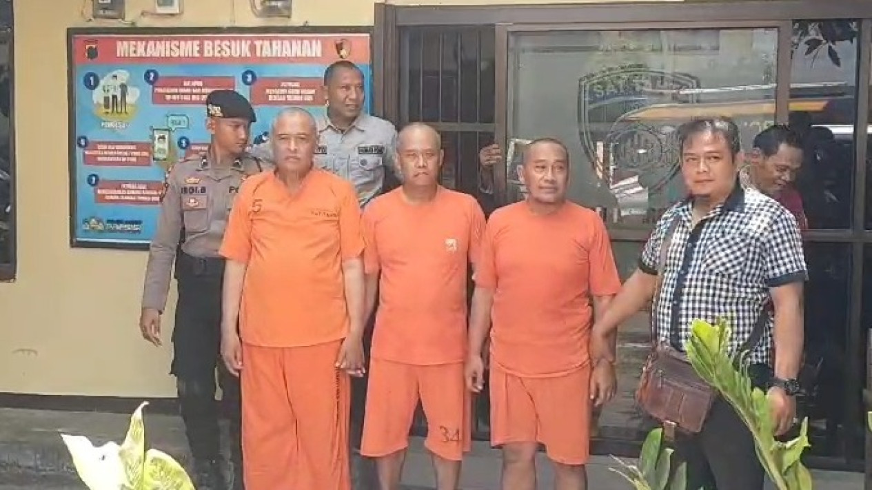 Memeras Warga, Tiga Oknum Wartawan di Brebes Ditangkap dan Diarak ... Memeras Warga, Tiga Oknum Wartawan di Brebes Ditangkap dan Diarak ...