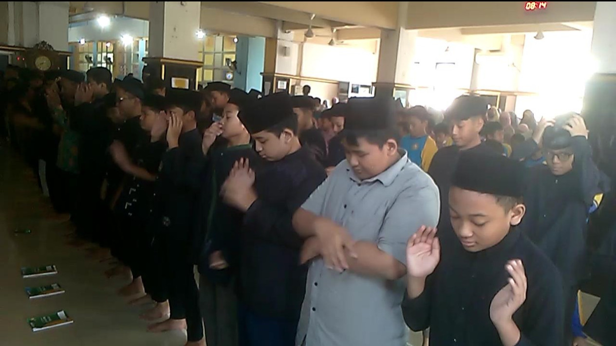 Aksi Peduli dan Solidaritas untuk Palestina, Ratusan Siswa Gelar Sholat ...