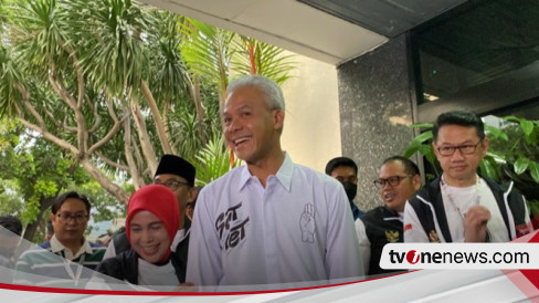 Ganjar-Mahfud Pakai Baju Kembar Tulisan "Sat Set" dan "Tas Tes" untuk ...