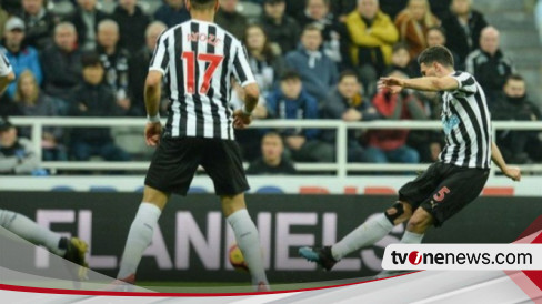 Fabian Schar Teken Kontrak Baru di Newcastle United