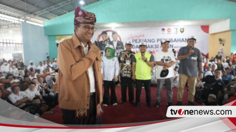 Anies Dapat Hadiah Seragam Survey Corps Attack on Titan, Auto Salam ...