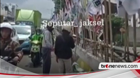 Bikin Apes, Bendera Partai Roboh Bikin Pemotor Pasutri Terjatuh di ...