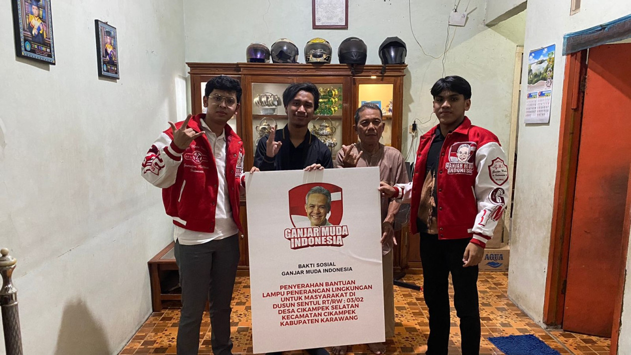 Ganjar Muda Indonesia Berikan Bantuan Penerangan Jalan Di Desa Cikampek ...