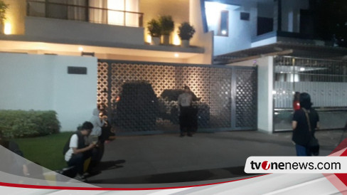 Breaking News! Malam-malam KPK Geledah Rumah Pengusaha Hanan Supangkat ...