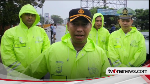 Jembatan Tergerus Air, Jalur Menuju Bandara Minangkabau Ditutup ...
