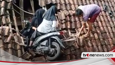 Viral! Ada-ada aja, Hendak Ngabuburit Pakai Sepeda Motor, Dua Siswi SD ...