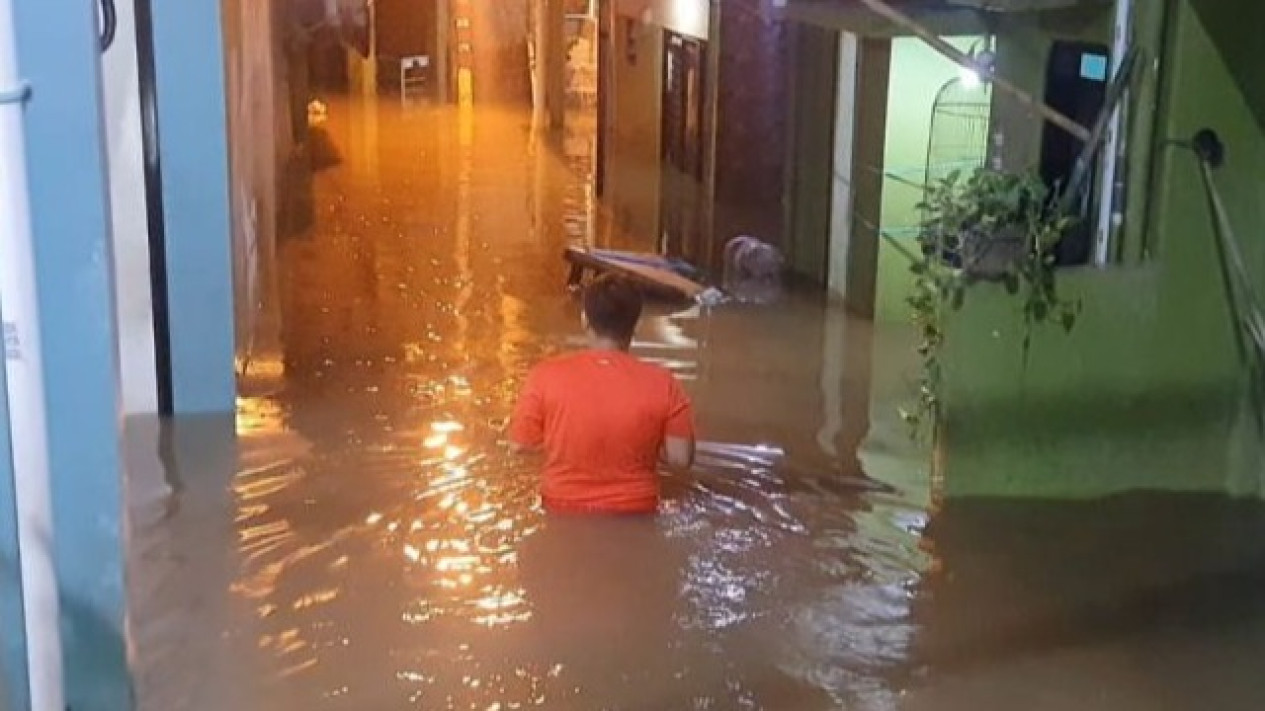 Katulampa Siaga 3, Banjir 1,1 Meter Rendam Warga Kebon Pala Pala